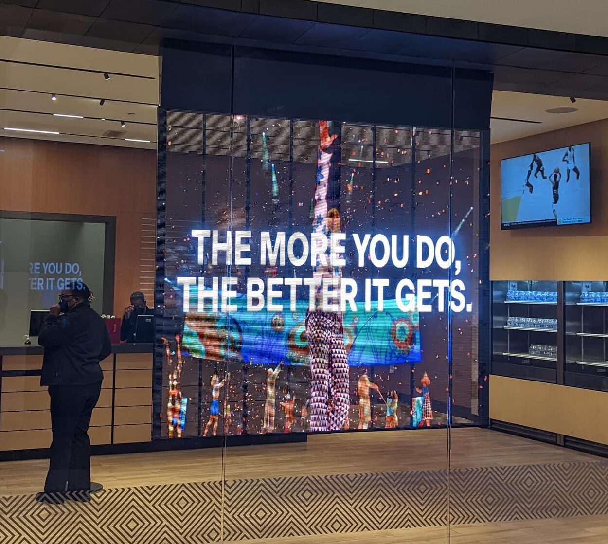 Digital Window Transparent Displays: 5 Ways Casinos Profit